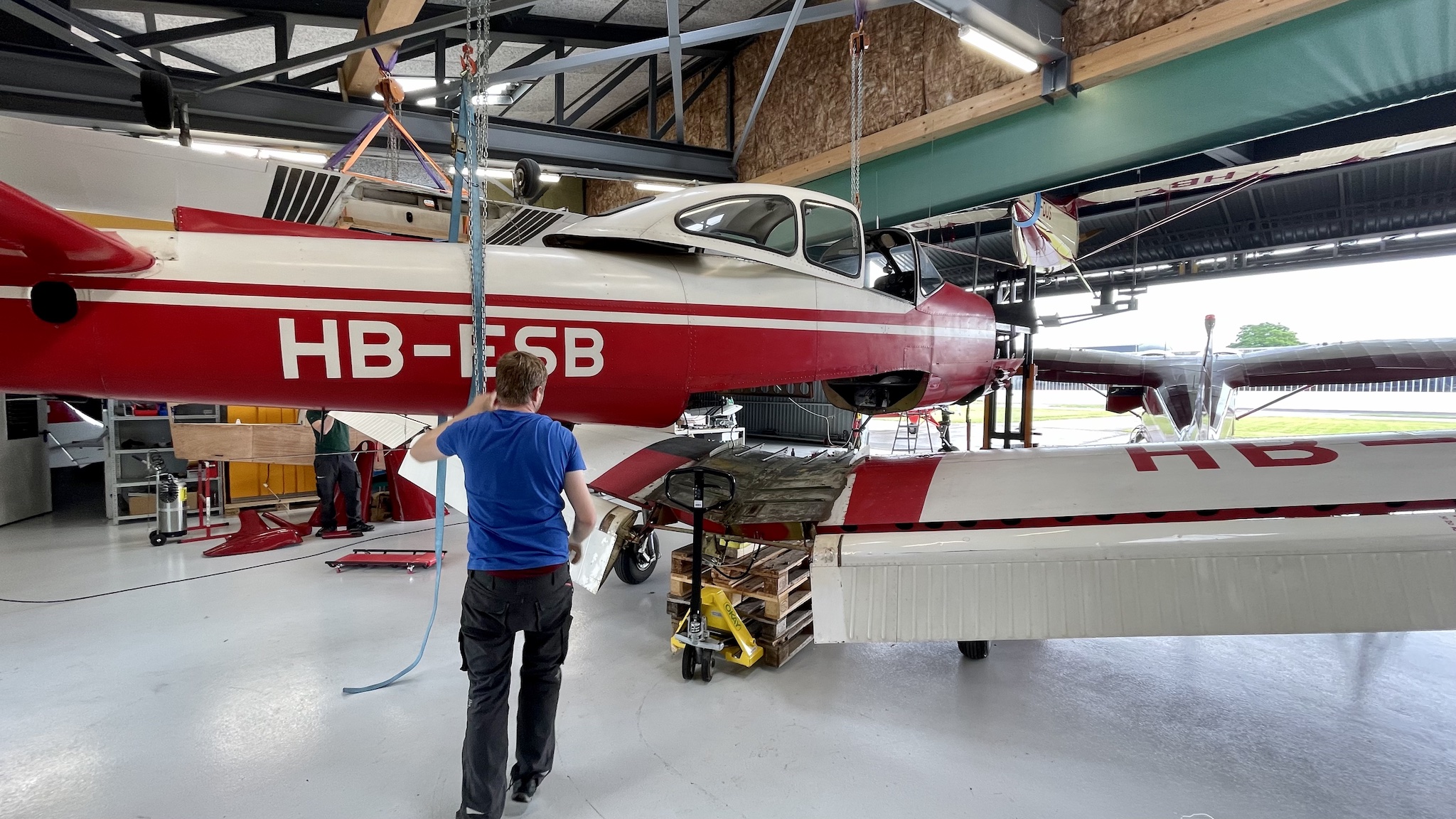 Dismantling the wings of the Navion - Club Navion Suisse