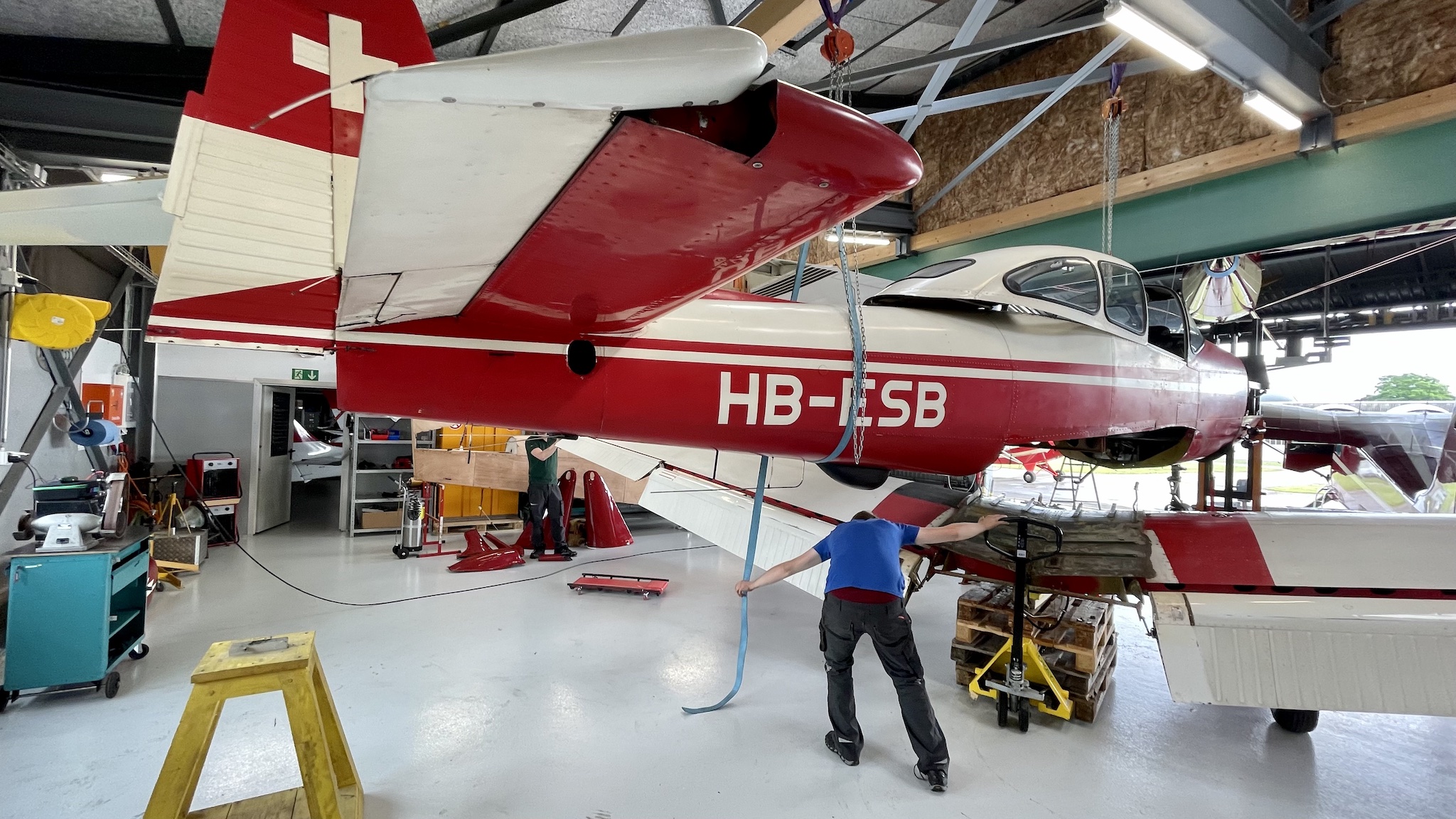 Dismantling the wings of the Navion - Club Navion Suisse
