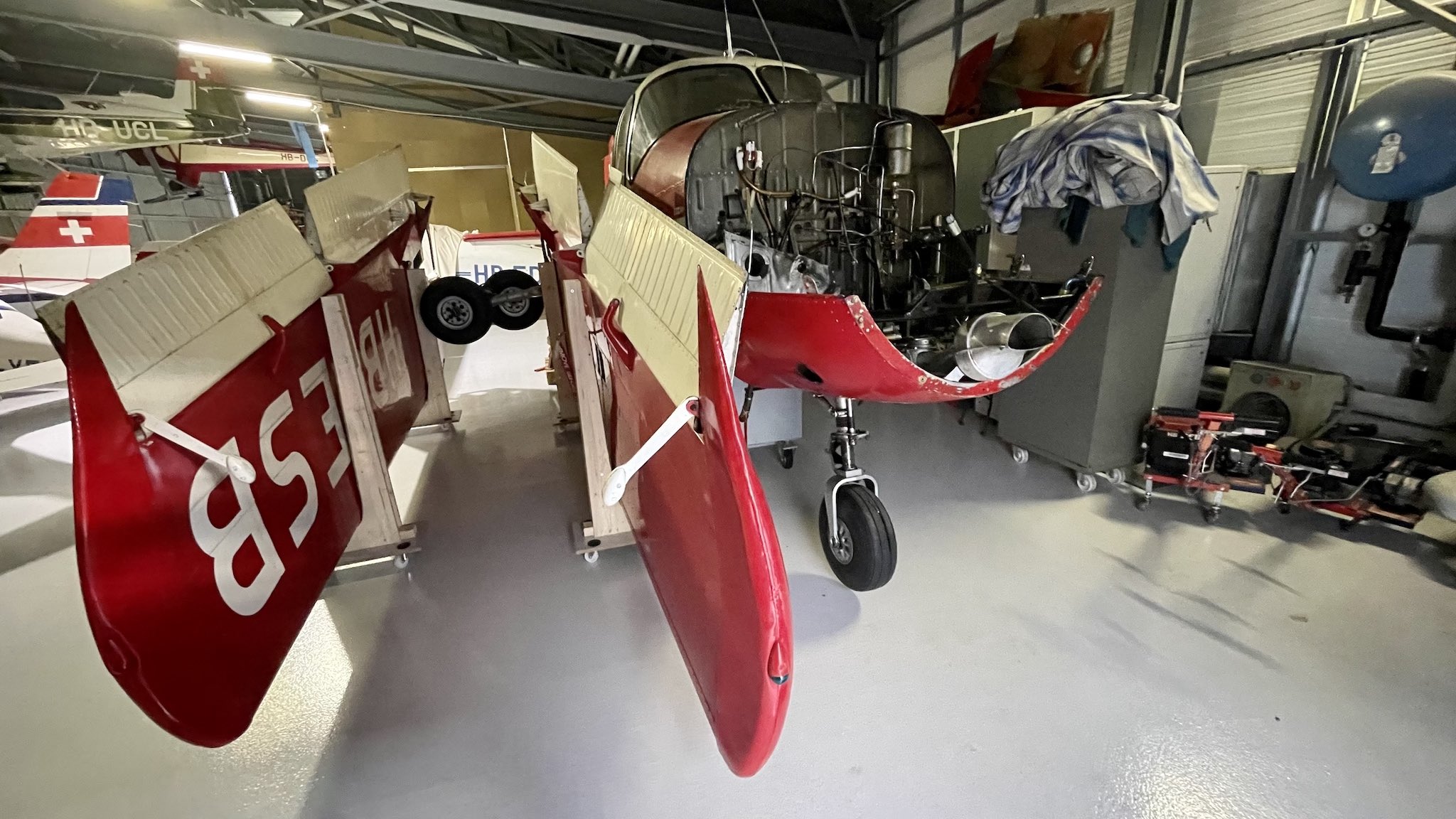 Dismantling the wings of the Navion - Club Navion Suisse